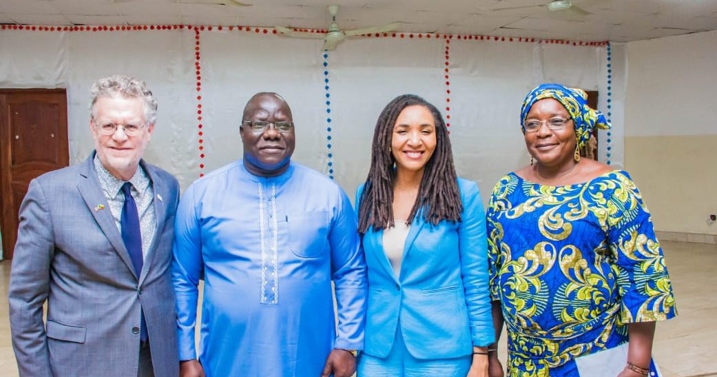 Paloma ADAMS-ALLEN et le Maire Ahouandjinou, pour renforcer la lutte ...